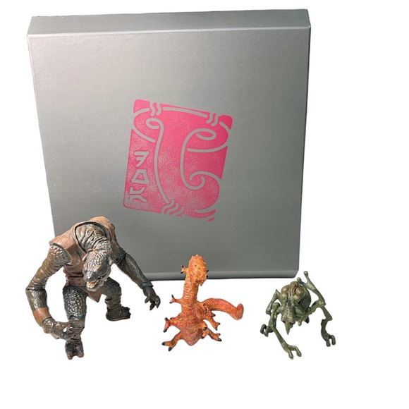 Disney | Art | Disney Parks Star Wars Galaxys Edge Dejarik Figure Set ...